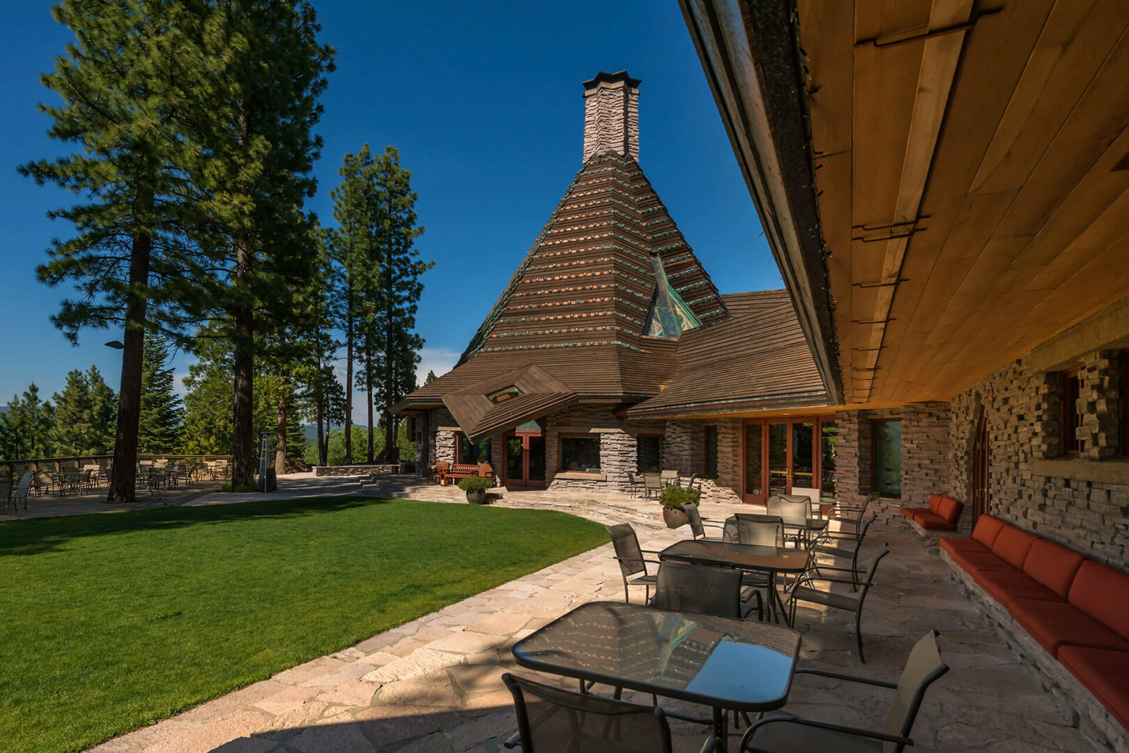 Nakoma Resort | Dine in the Frank Lloyd Wright Lodge Near Graeagle